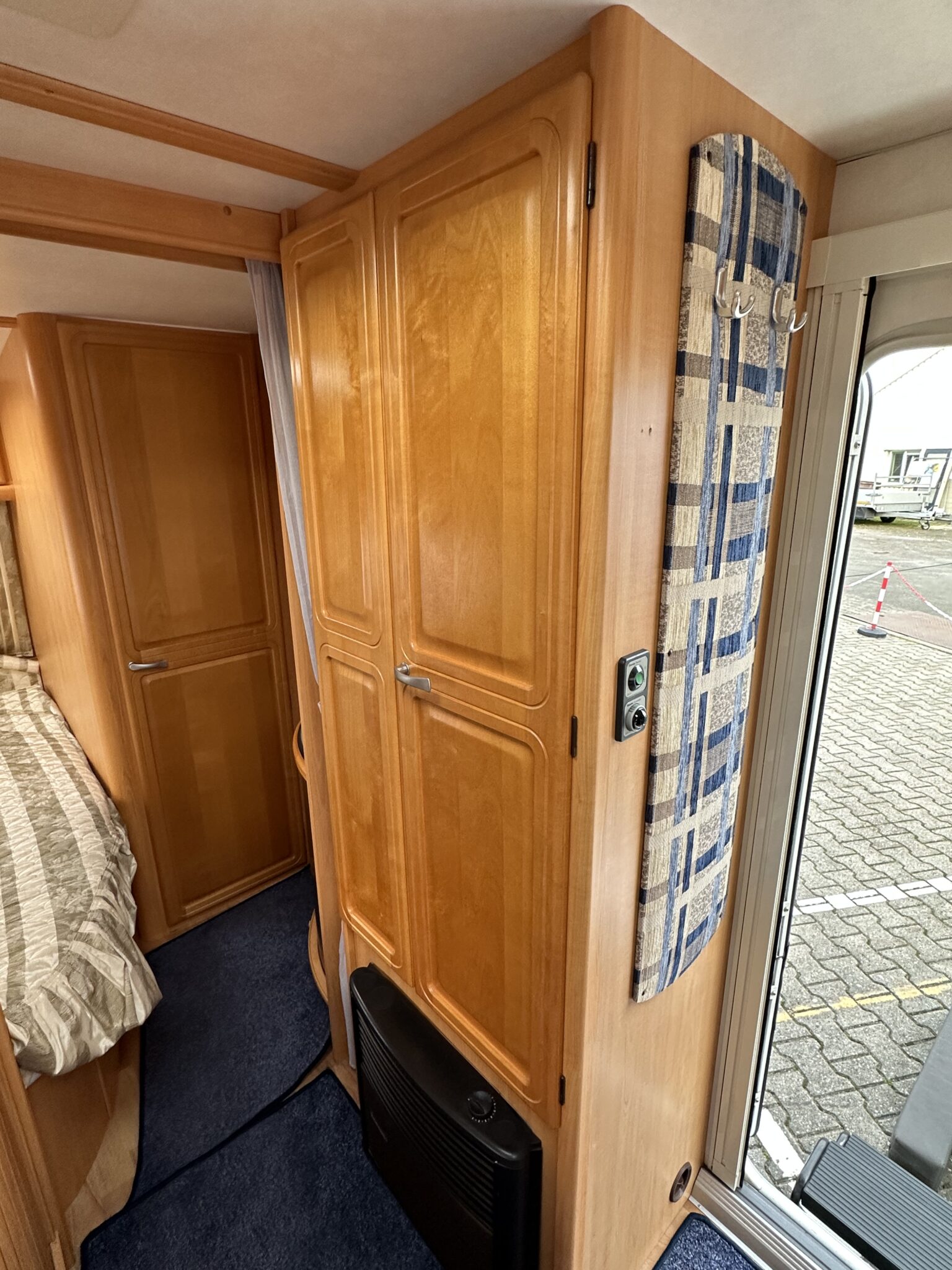 Gean Caravans | LMC Lord Ambassador 490 bouwjaar 2005 inclusief mover ...